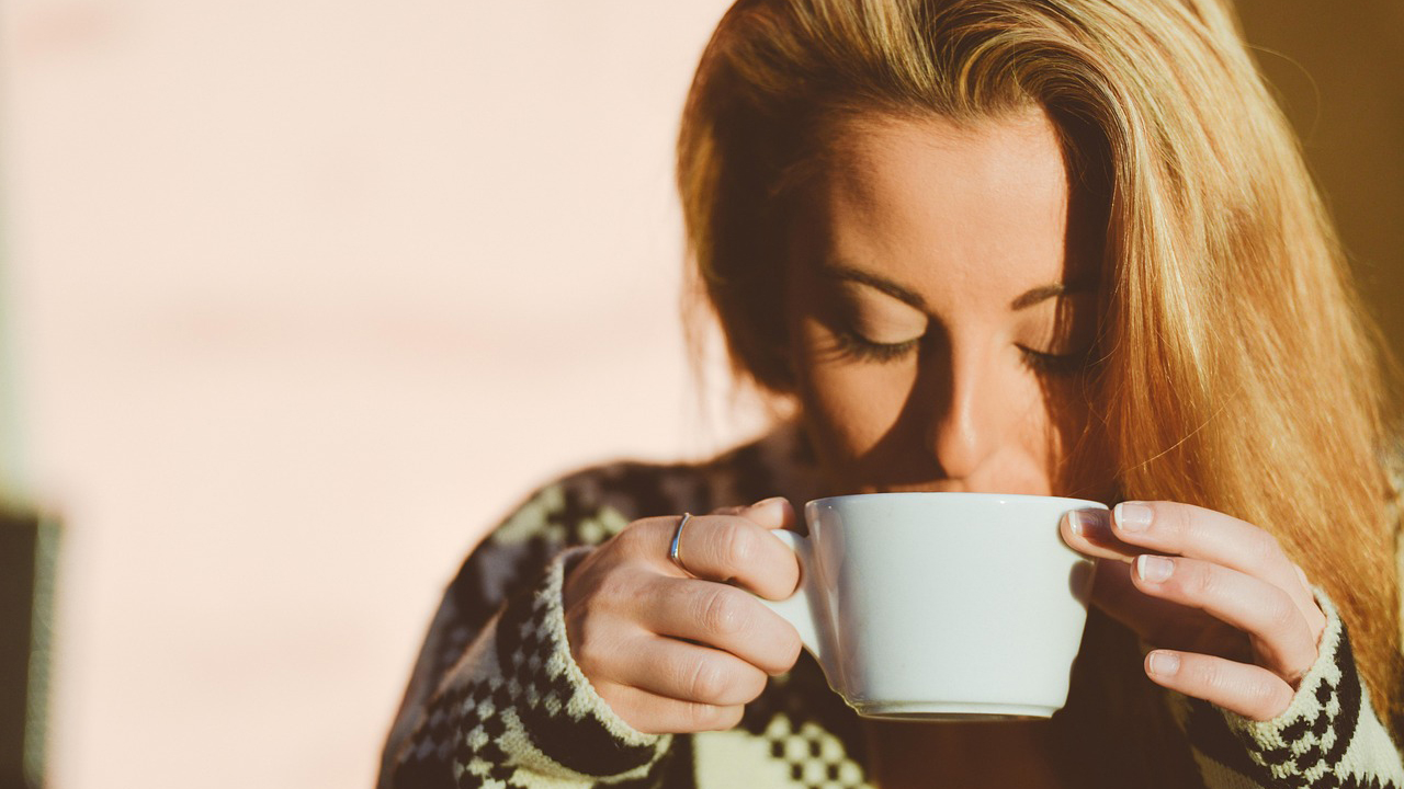 How to Turn Your Morning Coffee Break into a Quick Yoga Session - Quick ...